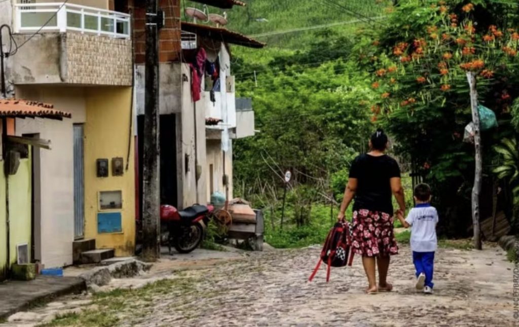 Brasil chega aos menores níveis de pobreza e extrema pobreza da série ...